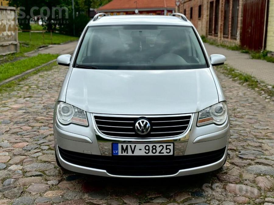Volkswagen Touran 2008 in Jelgava, with an engine capacity of 2.00 L and mileage of 257 thousand km for 2650 €, photo 1 on AUTOMOTO.COM.LV