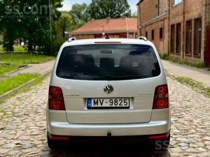 Volkswagen Touran 2008 in Jelgava, with an engine capacity of 2.00 L and mileage of 257 thousand km for 2650 €, photo 4 on AUTOMOTO.COM.LV