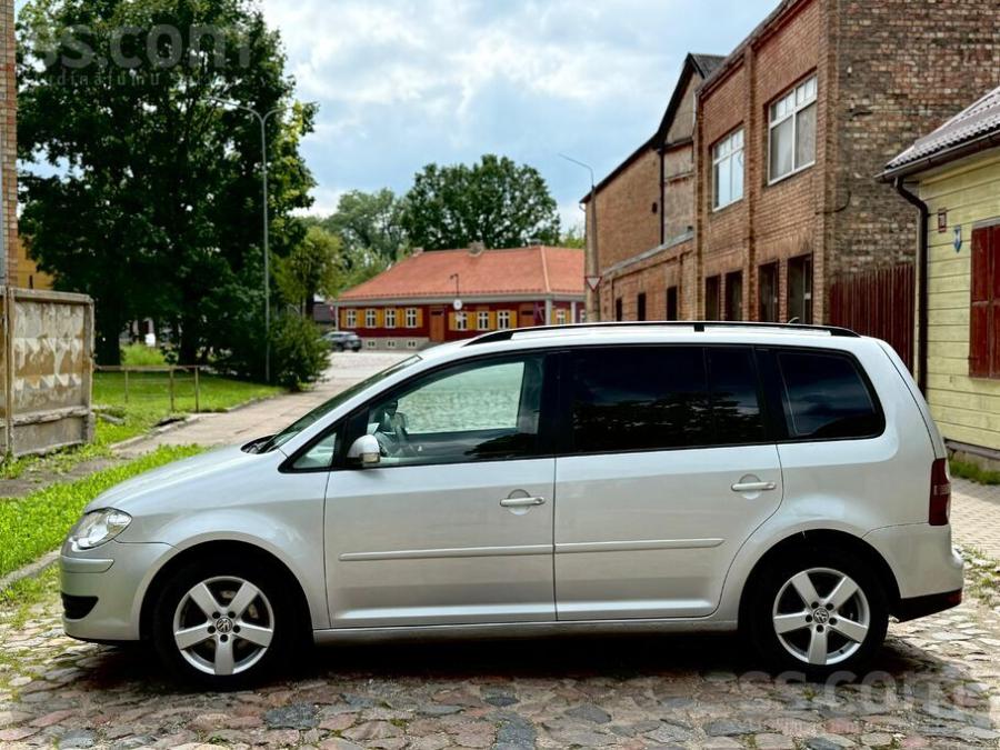 Volkswagen Touran 2008 in Jelgava, with an engine capacity of 2.00 L and mileage of 257 thousand km for 2650 €, photo 8 on AUTOMOTO.COM.LV