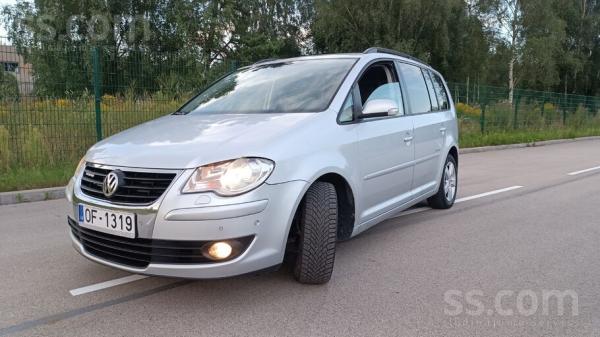 Volkswagen Touran 2008 in Jekabpils, with an engine capacity of 1.90 L and mileage of 282 thousand km for 3650 €, photo 2 on AUTOMOTO.COM.LV