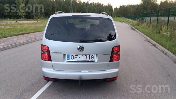 Volkswagen Touran 2008 in Jekabpils, with an engine capacity of 1.90 L and mileage of 282 thousand km for 3650 €, photo 5 on AUTOMOTO.COM.LV