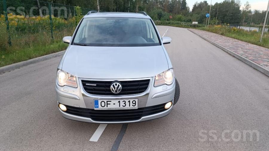 Volkswagen Touran 2008 in Jekabpils, with an engine capacity of 1.90 L and mileage of 282 thousand km for 3650 €, photo 6 on AUTOMOTO.COM.LV