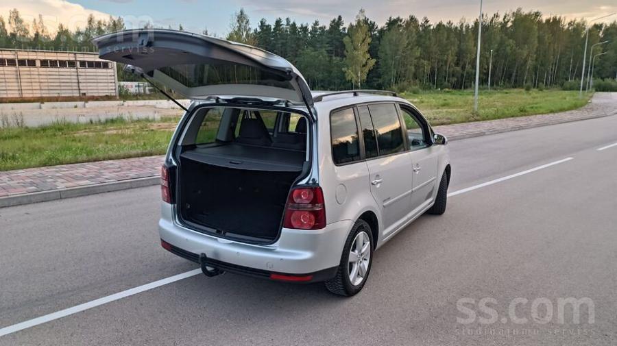 Volkswagen Touran 2008 in Jekabpils, with an engine capacity of 1.90 L and mileage of 282 thousand km for 3650 €, photo 18 on AUTOMOTO.COM.LV
