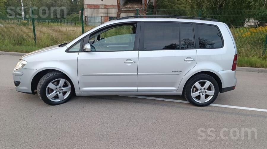 Volkswagen Touran 2008 in Jekabpils, with an engine capacity of 1.90 L and mileage of 282 thousand km for 3550 €, photo 1 on AUTOMOTO.COM.LV