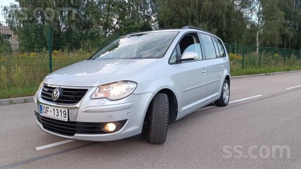Volkswagen Touran 2008 in Jekabpils, with an engine capacity of 1.90 L and mileage of 282 thousand km for 3550 €, photo 4 on AUTOMOTO.COM.LV