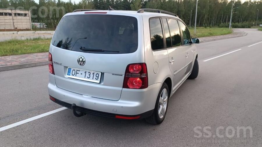 Volkswagen Touran 2008 in Jekabpils, with an engine capacity of 1.90 L and mileage of 282 thousand km for 3550 €, photo 7 on AUTOMOTO.COM.LV