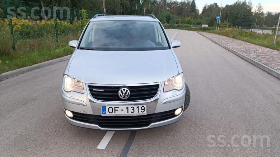 Volkswagen Touran 2008 in Jekabpils, with an engine capacity of 1.90 L and mileage of 282 thousand km for 3550 €, photo 8 on AUTOMOTO.COM.LV