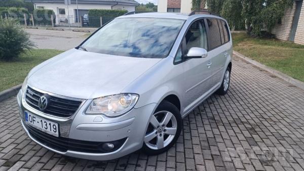 Volkswagen Touran 2008 in Jekabpils, with an engine capacity of 1.90 L and mileage of 282 thousand km for 3550 €, photo 2 on AUTOMOTO.COM.LV