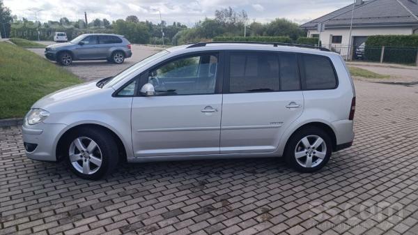 Volkswagen Touran 2008 in Jekabpils, with an engine capacity of 1.90 L and mileage of 282 thousand km for 3550 €, photo 3 on AUTOMOTO.COM.LV