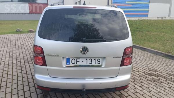 Volkswagen Touran 2008 in Jekabpils, with an engine capacity of 1.90 L and mileage of 282 thousand km for 3550 €, photo 6 on AUTOMOTO.COM.LV