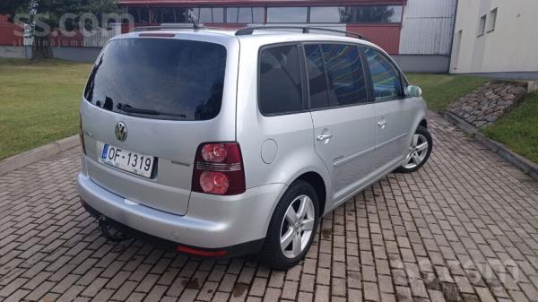 Volkswagen Touran 2008 in Jekabpils, with an engine capacity of 1.90 L and mileage of 282 thousand km for 3550 €, photo 7 on AUTOMOTO.COM.LV