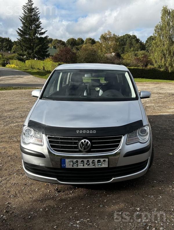 Volkswagen Touran 2008 in Saldus, with an engine capacity of 1.90 L and mileage of 290 thousand km for 2300 €, photo 2 on AUTOMOTO.COM.LV