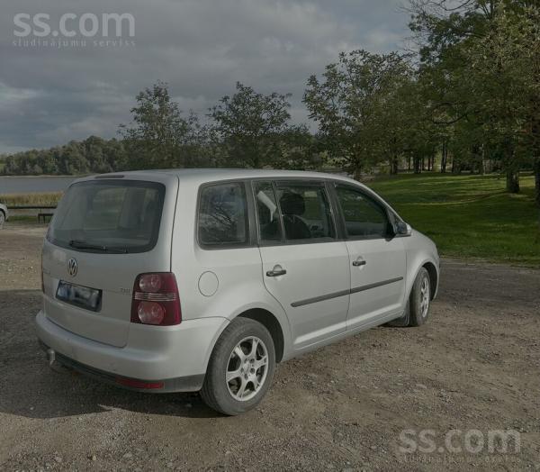 Volkswagen Touran 2008 in Saldus, with an engine capacity of 1.90 L and mileage of 290 thousand km for 2300 €, photo 5 on AUTOMOTO.COM.LV