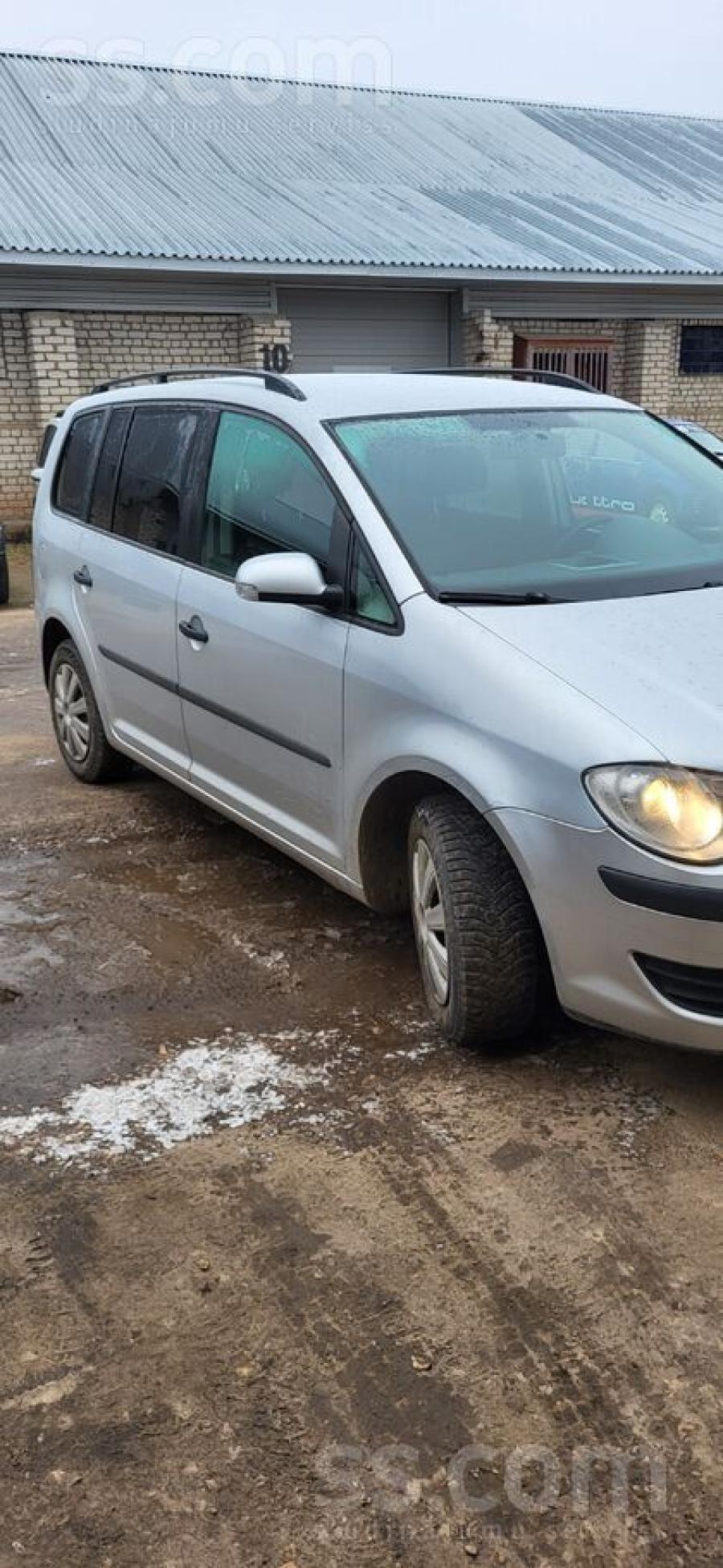 Volkswagen Touran 2008 in Cesis, with an engine capacity of 1.90 L and mileage of 318 thousand km for 2500 €, photo 1 on AUTOMOTO.COM.LV