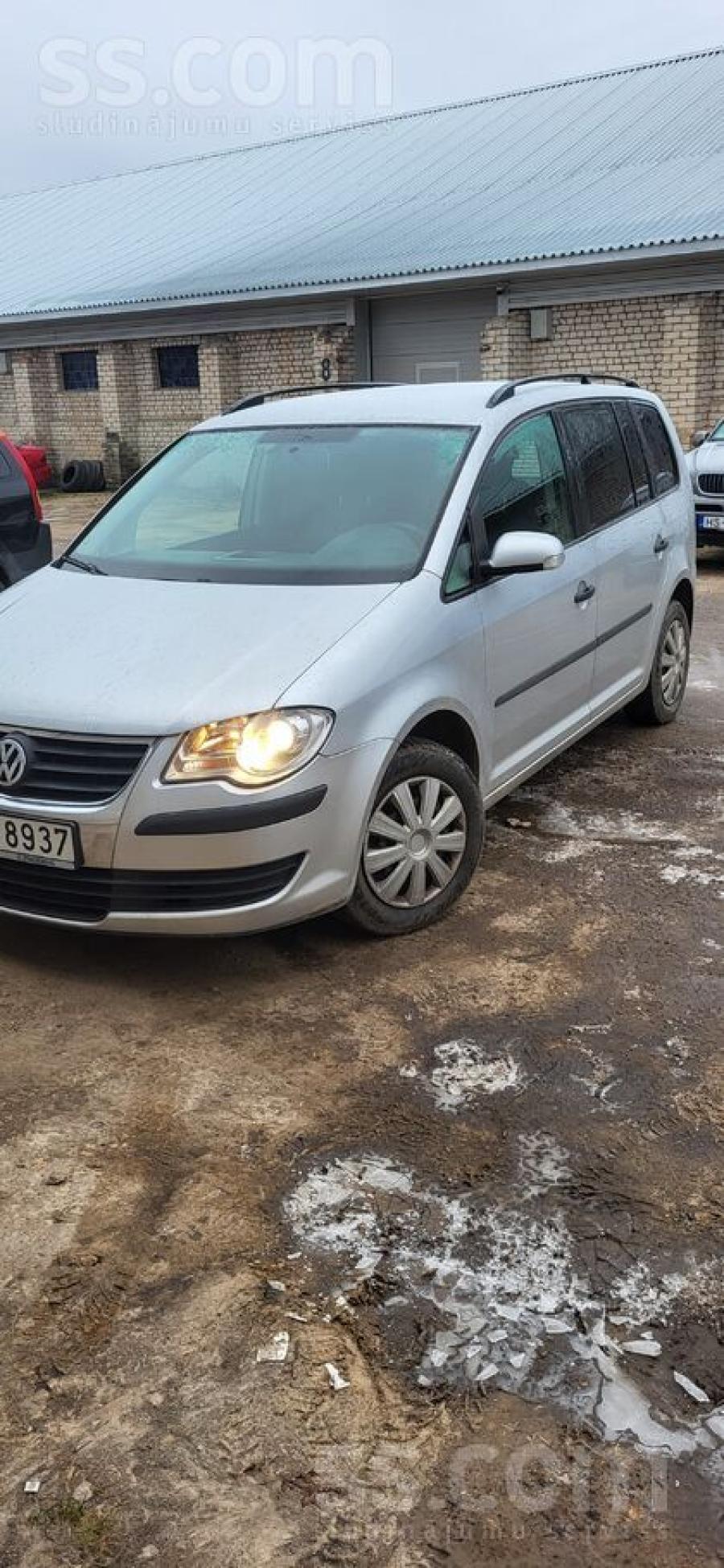 Volkswagen Touran 2008 in Cesis, with an engine capacity of 1.90 L and mileage of 318 thousand km for 2500 €, photo 2 on AUTOMOTO.COM.LV