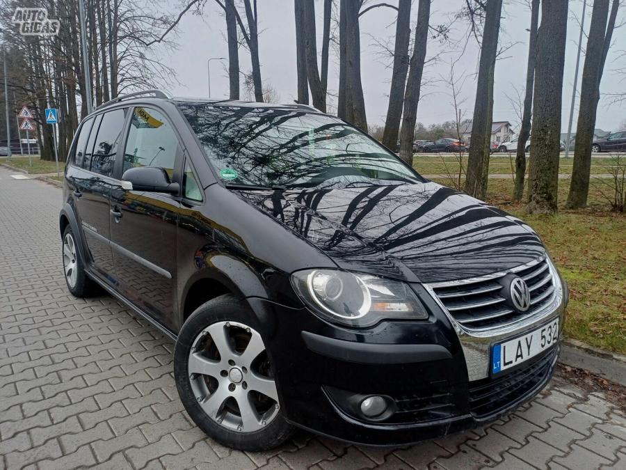 Volkswagen Touran 2008 in Kaunas, with an engine capacity of 2.00 L and mileage of 321 thousand km for 3300 €, photo 3 on AUTOMOTO.COM.LV