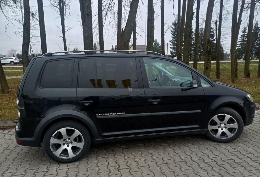 Volkswagen Touran 2008 in Kaunas, with an engine capacity of 2.00 L and mileage of 321 thousand km for 3300 €, photo 5 on AUTOMOTO.COM.LV