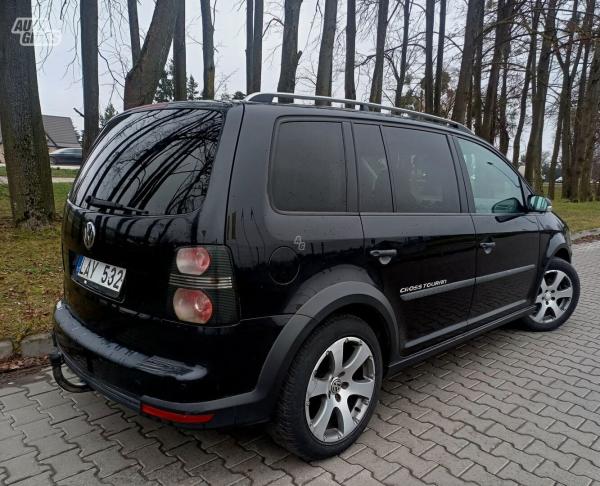 Volkswagen Touran 2008 Kauņa, ar dzinēja tilpumu 2.00 L un nobraukumu 321 tūkst. km par 3300 €, foto 9 vietnē AUTOMOTO.COM.LV