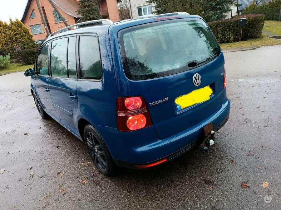 Volkswagen Touran 2008 Kauņa, ar dzinēja tilpumu 1.90 L un nobraukumu 187 tūkst. km par 1300 €, foto 4 vietnē AUTOMOTO.COM.LV