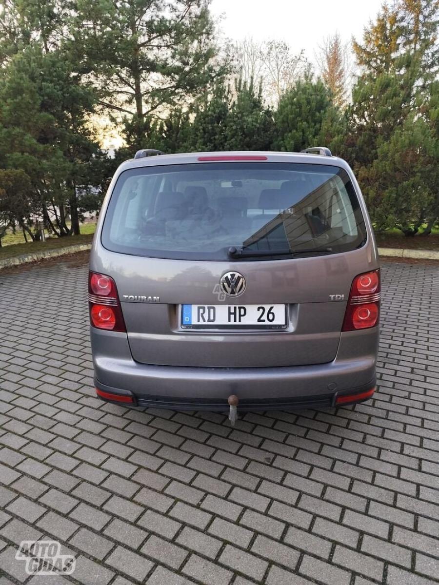 Volkswagen Touran 2008 Mažeikiai, ar dzinēja tilpumu 1.90 L un nobraukumu 289 tūkst. km par 3900 €, foto 6 vietnē AUTOMOTO.COM.LV