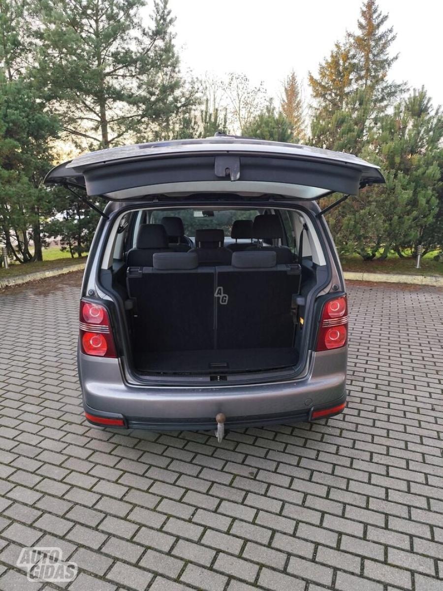 Volkswagen Touran 2008 Mažeikiai, ar dzinēja tilpumu 1.90 L un nobraukumu 289 tūkst. km par 3900 €, foto 10 vietnē AUTOMOTO.COM.LV