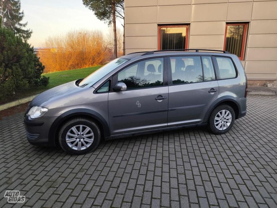 Volkswagen Touran 2008 in Mazeikiai, with an engine capacity of 1.90 L and mileage of 289 thousand km for 3900 €, photo 2 on AUTOMOTO.COM.LV