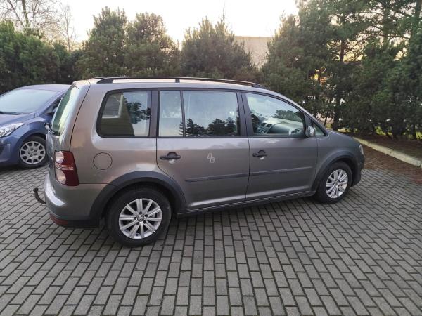 Volkswagen Touran 2008 in Mazeikiai, with an engine capacity of 1.90 L and mileage of 289 thousand km for 3900 €, photo 5 on AUTOMOTO.COM.LV