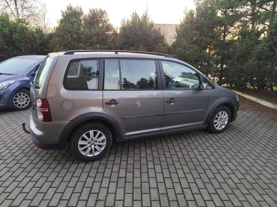 Volkswagen Touran 2008 in Mazeikiai, with an engine capacity of 1.90 L and mileage of 289 thousand km for 3900 €, photo 5 on AUTOMOTO.COM.LV