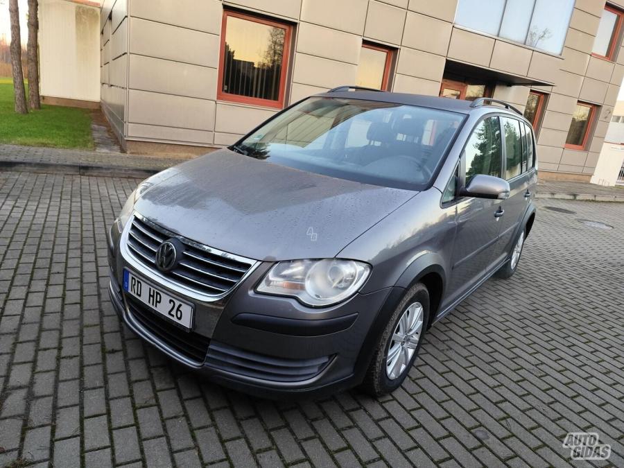 Volkswagen Touran 2008 in Mazeikiai, with an engine capacity of 1.90 L and mileage of 289 thousand km for 3900 €, photo 8 on AUTOMOTO.COM.LV