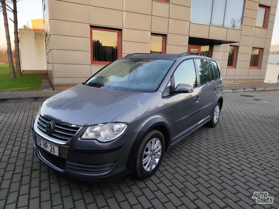 Volkswagen Touran 2008 in Mazeikiai, with an engine capacity of 1.90 L and mileage of 289 thousand km for 3900 €, photo 12 on AUTOMOTO.COM.LV