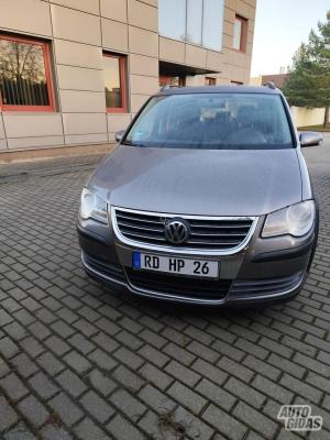 Volkswagen Touran 2008 in Mazeikiai, with an engine capacity of 1.90 L and mileage of 289 thousand km for 3900 €, photo 16 on AUTOMOTO.COM.LV