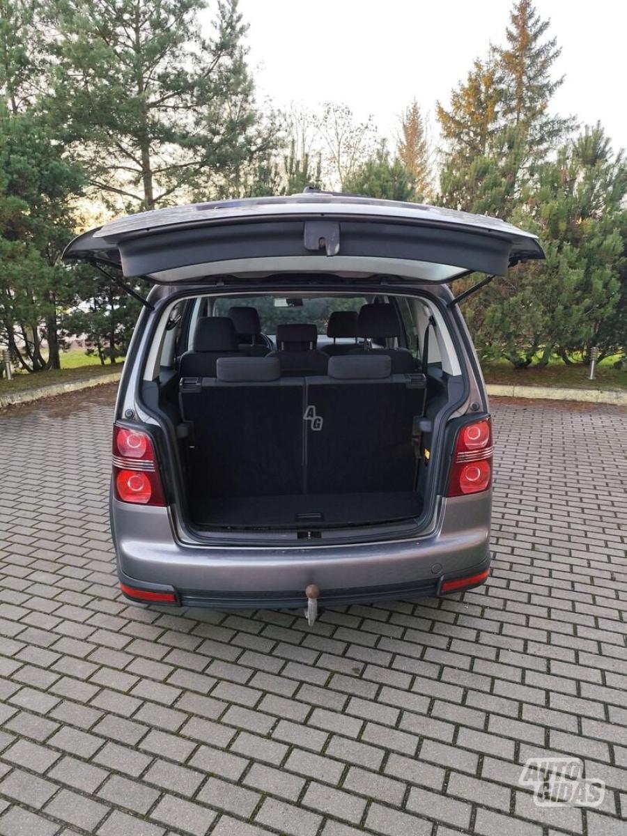 Volkswagen Touran 2008 in Mazeikiai, with an engine capacity of 1.90 L and mileage of 289 thousand km for 3900 €, photo 18 on AUTOMOTO.COM.LV