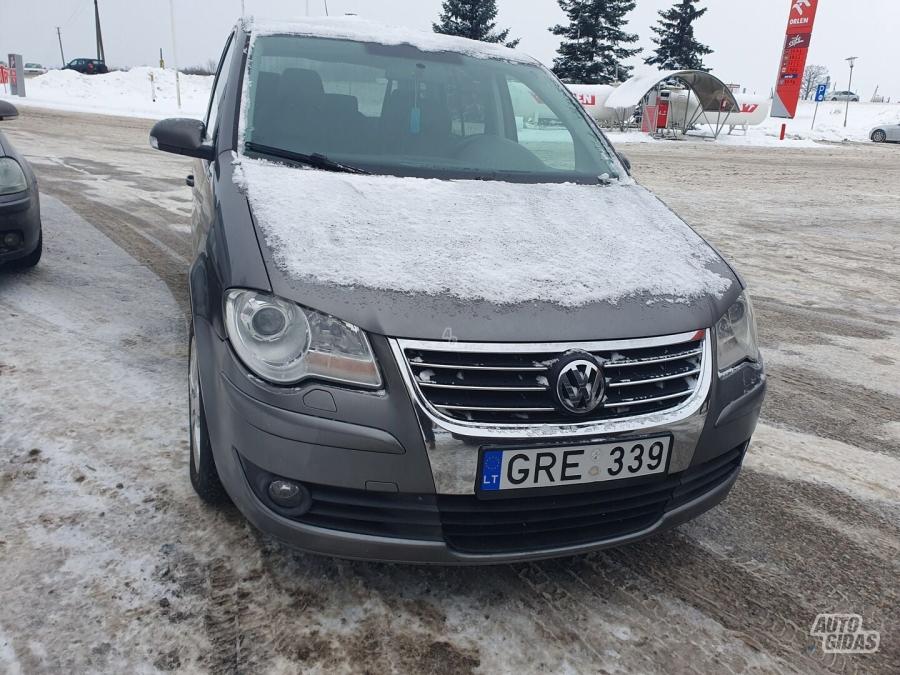 Volkswagen Touran 2008 Kauņa, ar dzinēja tilpumu 1.90 L un nobraukumu 267 tūkst. km par 1750 €, foto 3 vietnē AUTOMOTO.COM.LV