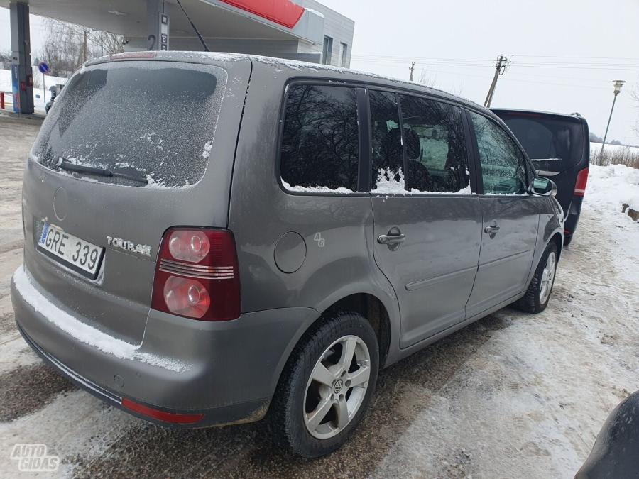 Volkswagen Touran 2008 Kauņa, ar dzinēja tilpumu 1.90 L un nobraukumu 267 tūkst. km par 1750 €, foto 4 vietnē AUTOMOTO.COM.LV