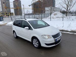 Volkswagen Touran 2008 Viļņa, ar dzinēja tilpumu 2.00 L un nobraukumu 300 tūkst. km par 1690 €, foto 4 vietnē AUTOMOTO.COM.LV