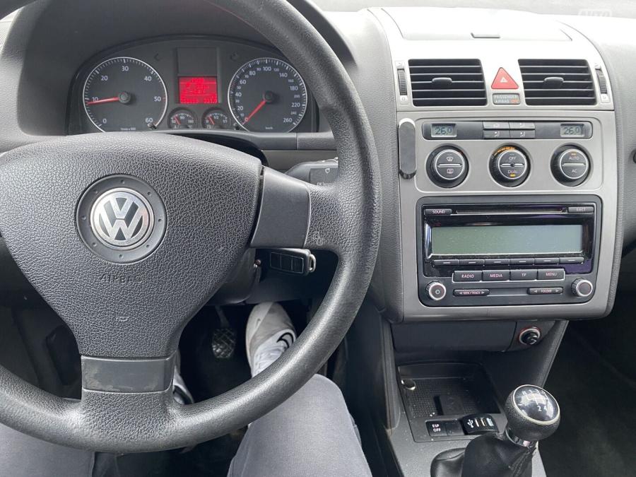 Volkswagen Touran 2008 Viļņa, ar dzinēja tilpumu 1.90 L un nobraukumu 300 tūkst. km par 1590 €, foto 5 vietnē AUTOMOTO.COM.LV