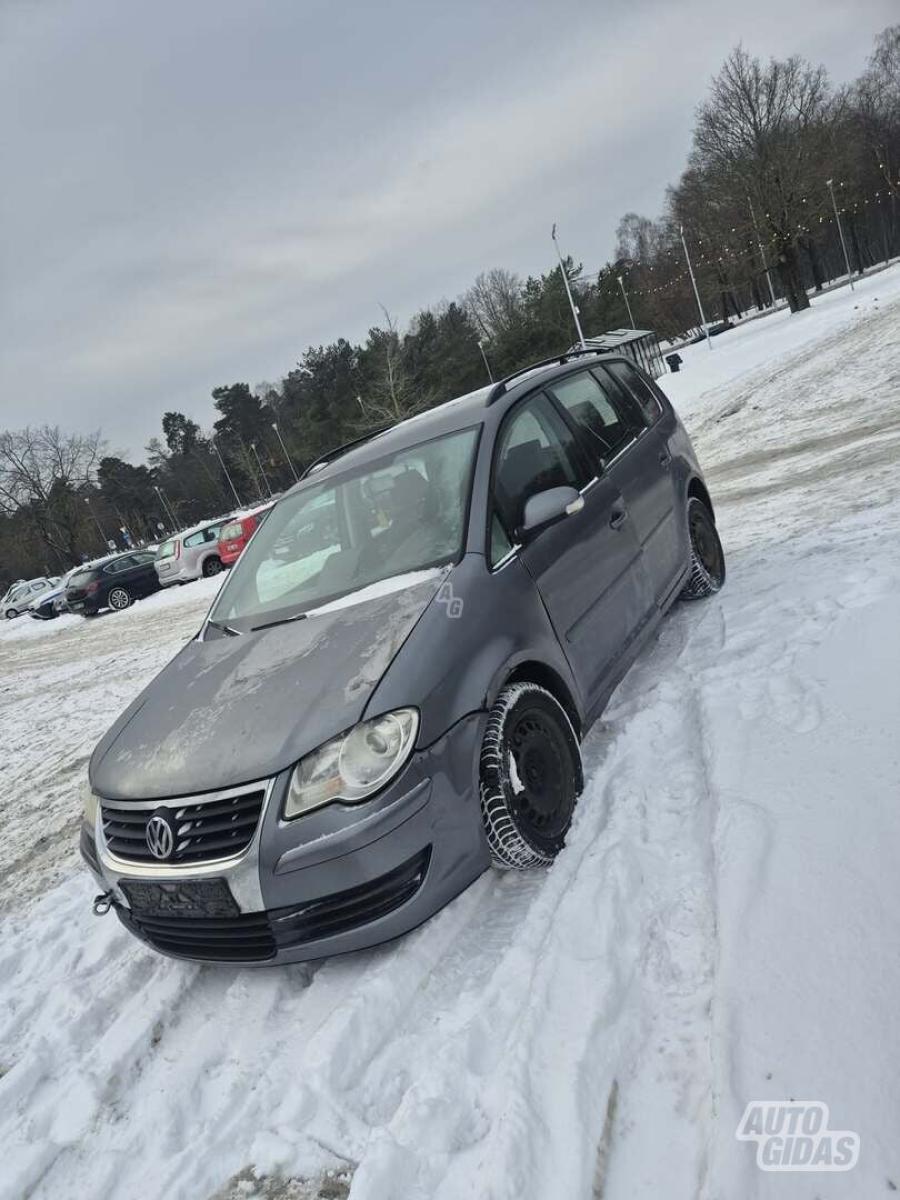 Volkswagen Touran 2008 in Silale, with an engine capacity of 2.00 L and mileage of 500 thousand km for 850 €, photo 1 on AUTOMOTO.COM.LV