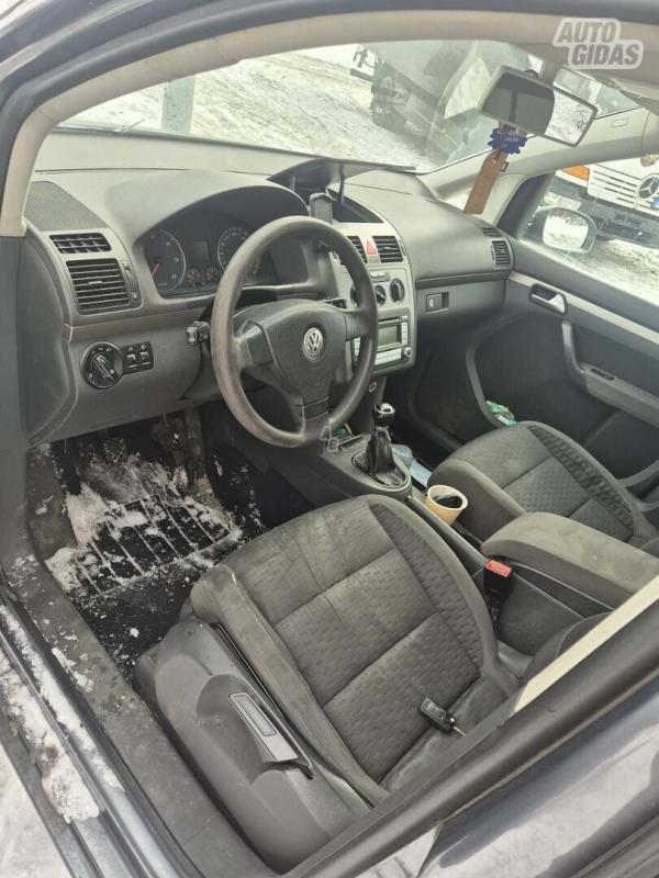 Volkswagen Touran 2008 in Silale, with an engine capacity of 2.00 L and mileage of 1 thousand km for 400 €, photo 7 on AUTOMOTO.COM.LV