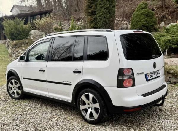 Volkswagen Touran 2008 in Vilnius, with an engine capacity of 2.00 L and mileage of 400 thousand km for 3289 €, photo 3 on AUTOMOTO.COM.LV