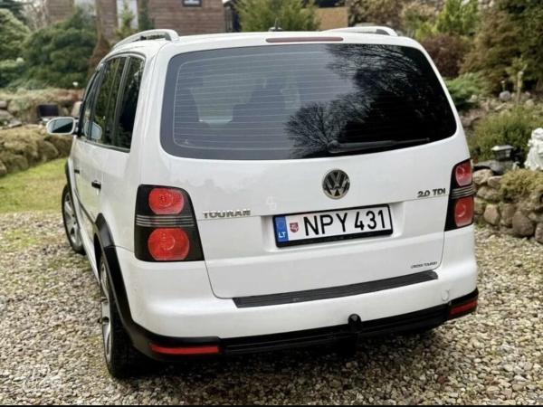 Volkswagen Touran 2008 in Vilnius, with an engine capacity of 2.00 L and mileage of 400 thousand km for 3289 €, photo 5 on AUTOMOTO.COM.LV