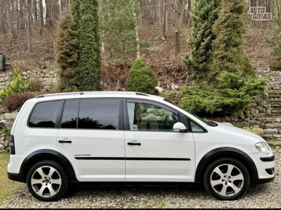 Volkswagen Touran 2008 in Vilnius, with an engine capacity of 2.00 L and mileage of 400 thousand km for 3289 €, photo 7 on AUTOMOTO.COM.LV