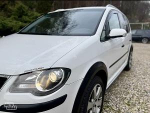 Volkswagen Touran 2008 in Vilnius, with an engine capacity of 2.00 L and mileage of 400 thousand km for 3289 €, photo 8 on AUTOMOTO.COM.LV