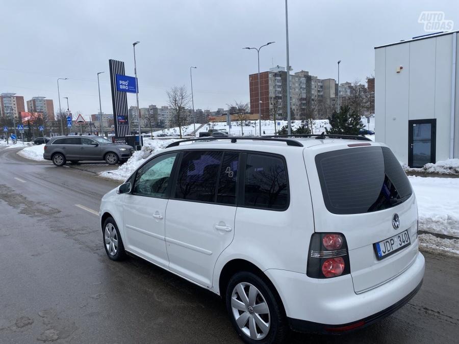 Volkswagen Touran 2008 in Vilnius, with an engine capacity of 1.90 L and mileage of 300 thousand km for 1490 €, photo 2 on AUTOMOTO.COM.LV