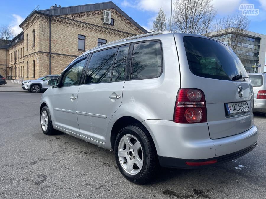 Volkswagen Touran 2008 Viļņa, ar dzinēja tilpumu 2.00 L un nobraukumu 380 tūkst. km par 2000 €, foto 4 vietnē AUTOMOTO.COM.LV
