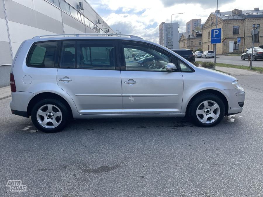 Volkswagen Touran 2008 Viļņa, ar dzinēja tilpumu 2.00 L un nobraukumu 380 tūkst. km par 2000 €, foto 12 vietnē AUTOMOTO.COM.LV