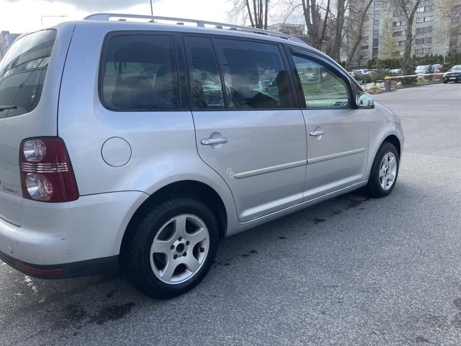 Volkswagen Touran 2008 Viļņa, ar dzinēja tilpumu 2.00 L un nobraukumu 380 tūkst. km par 2000 €, foto 14 vietnē AUTOMOTO.COM.LV