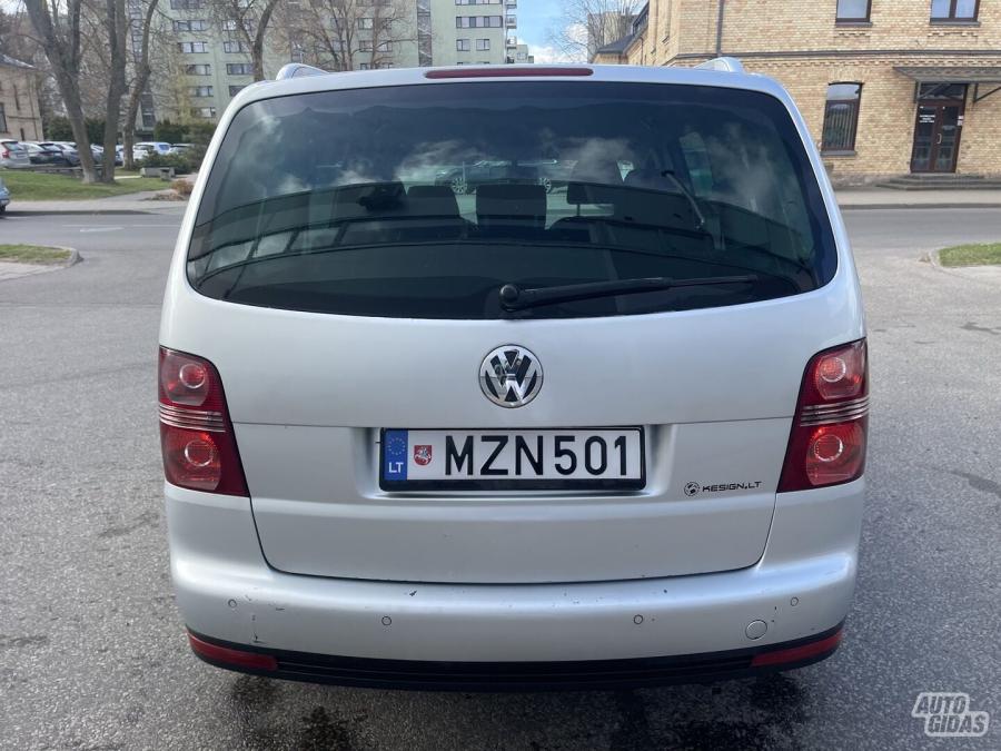 Volkswagen Touran 2008 Viļņa, ar dzinēja tilpumu 2.00 L un nobraukumu 380 tūkst. km par 2000 €, foto 15 vietnē AUTOMOTO.COM.LV