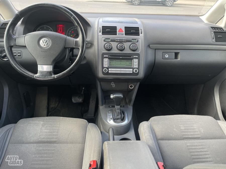 Volkswagen Touran 2008 Viļņa, ar dzinēja tilpumu 2.00 L un nobraukumu 380 tūkst. km par 2000 €, foto 26 vietnē AUTOMOTO.COM.LV