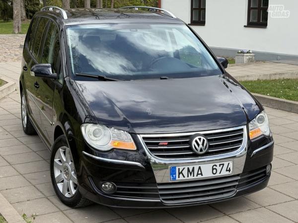Volkswagen Touran 2008 in Kaunas, with an engine capacity of 2.00 L and mileage of 260 thousand km for 2699 €, photo 1 on AUTOMOTO.COM.LV