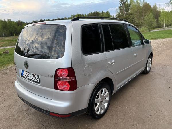 Volkswagen Touran 2008 Visaginas, ar dzinēja tilpumu 1.90 L un nobraukumu 252 tūkst. km par 3000 €, foto 5 vietnē AUTOMOTO.COM.LV